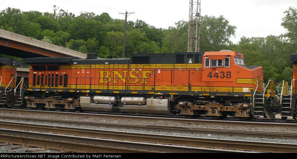 BNSF 4438
